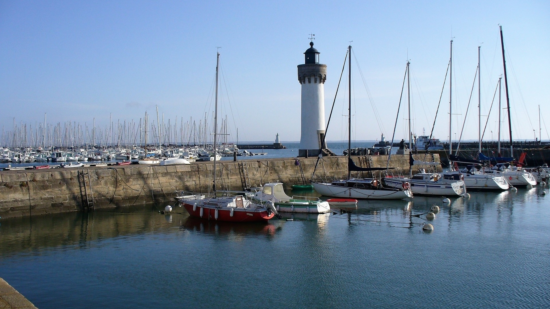 yachts, marina, water, lighthouse, harbor HD Wallpaper