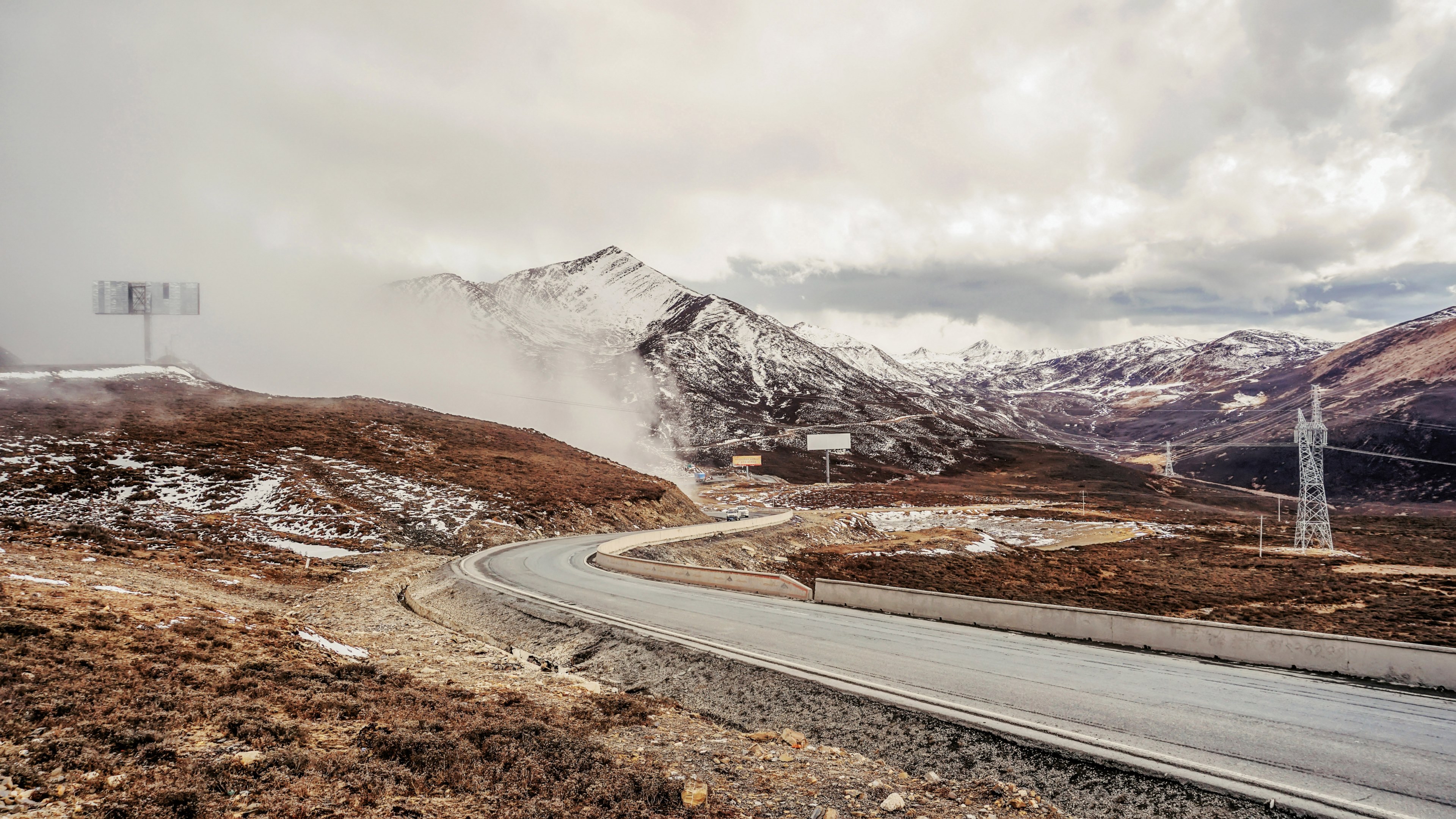 road curve street and mountain 4k HD Wallpaper