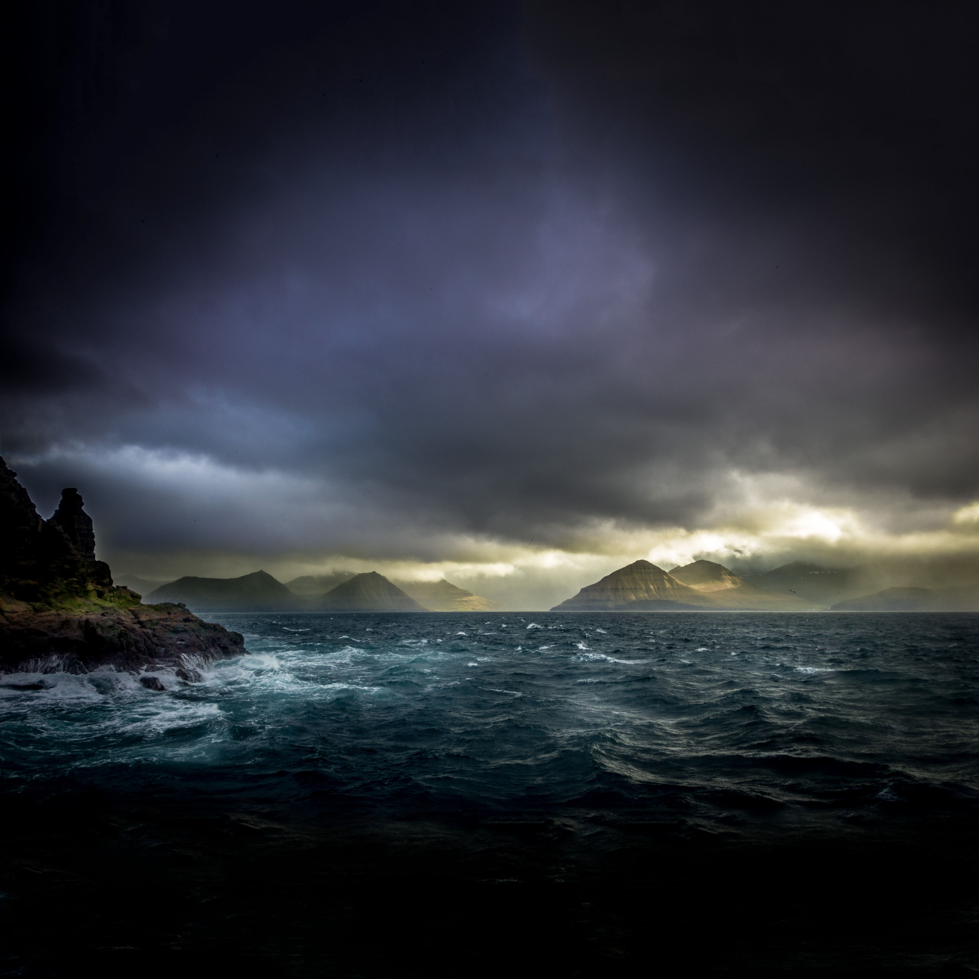 Seasick 4K Hd Wallpaper