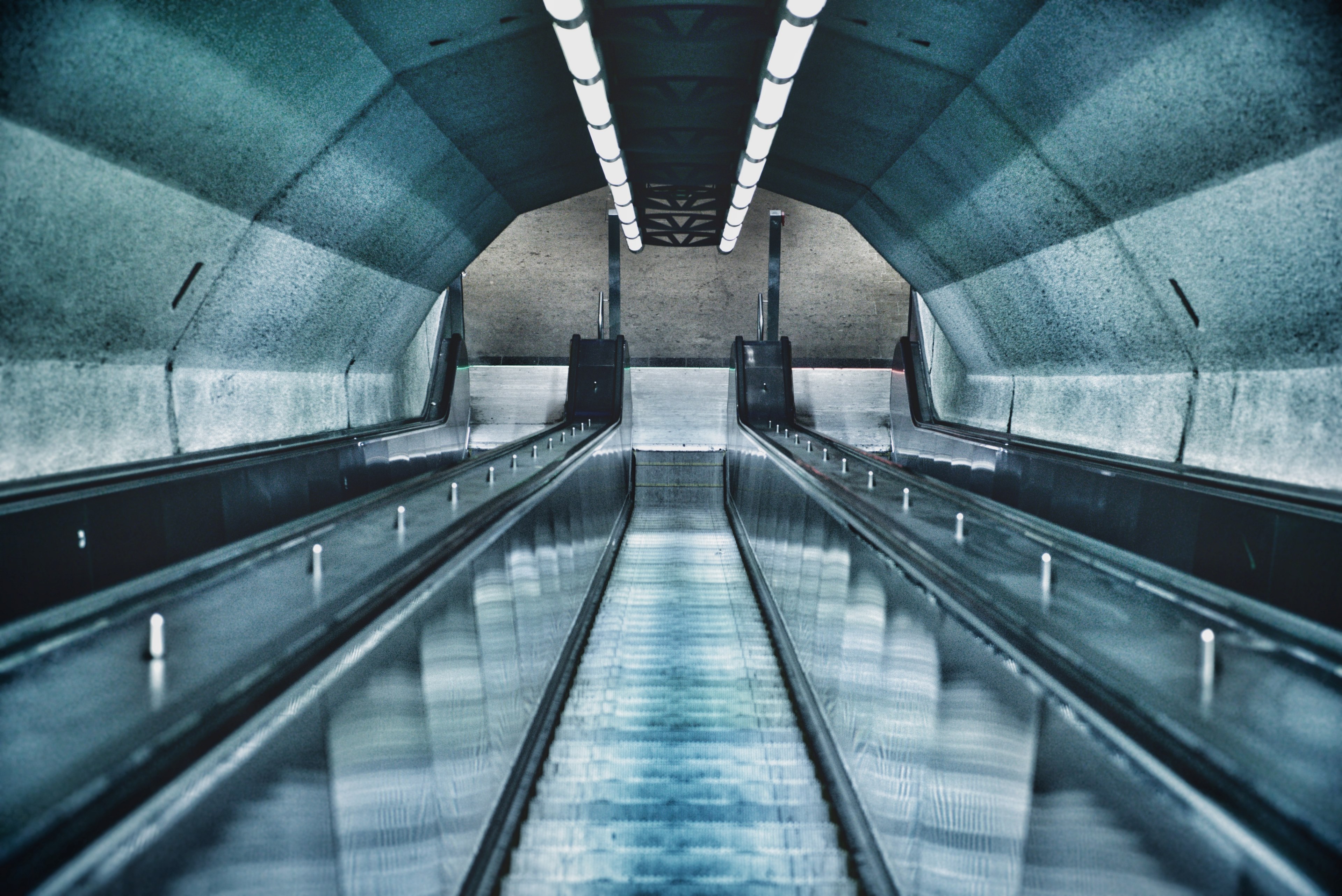 subway 4k HD Wallpaper