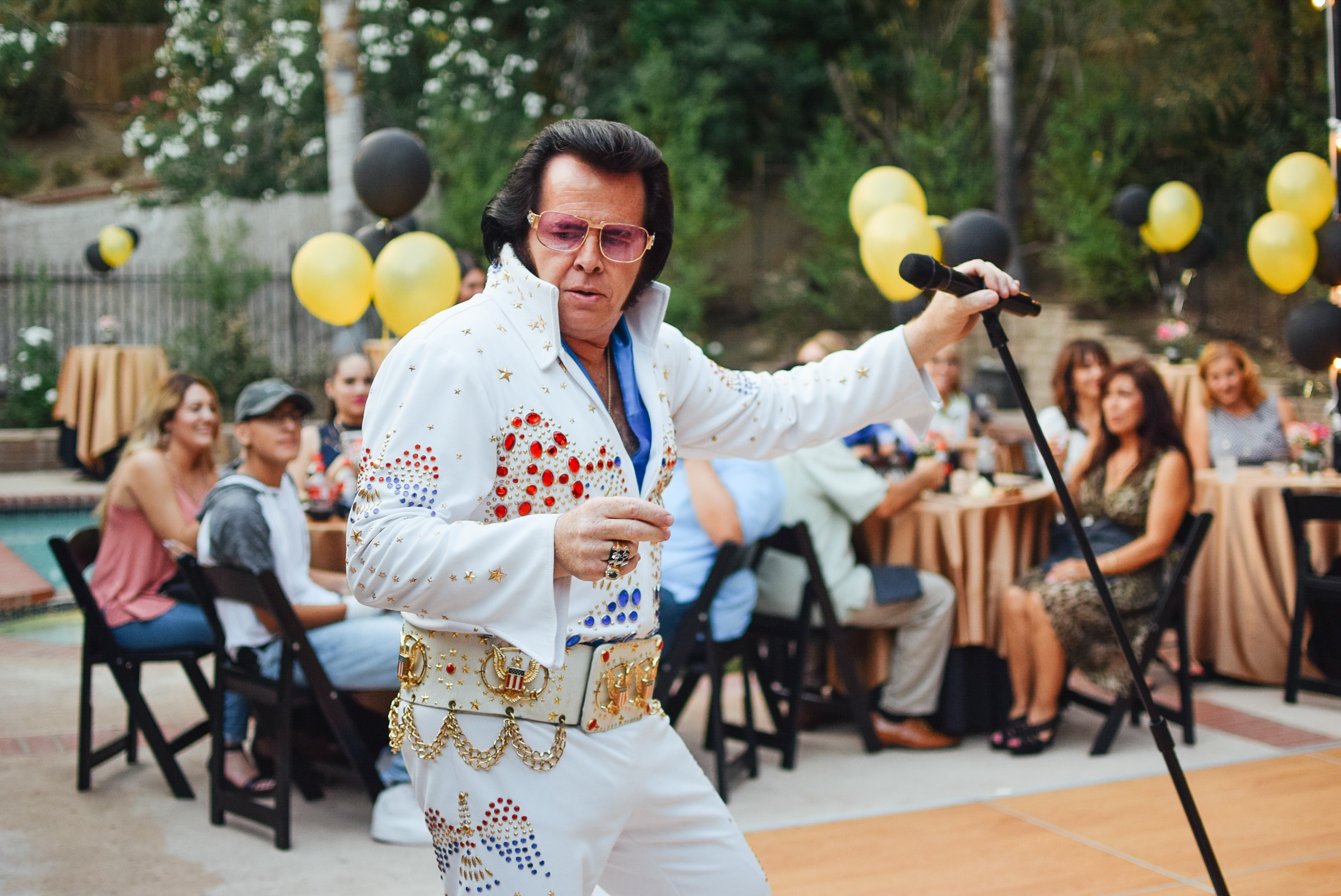 Wallpaper ID: 284049 / elvis presley impersonator awkwardly sings and ...