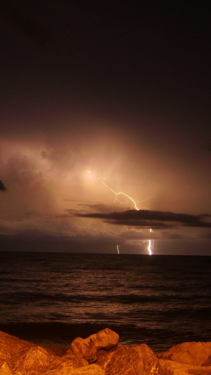 «Lightning phone wallpaper» HD Wallpapers