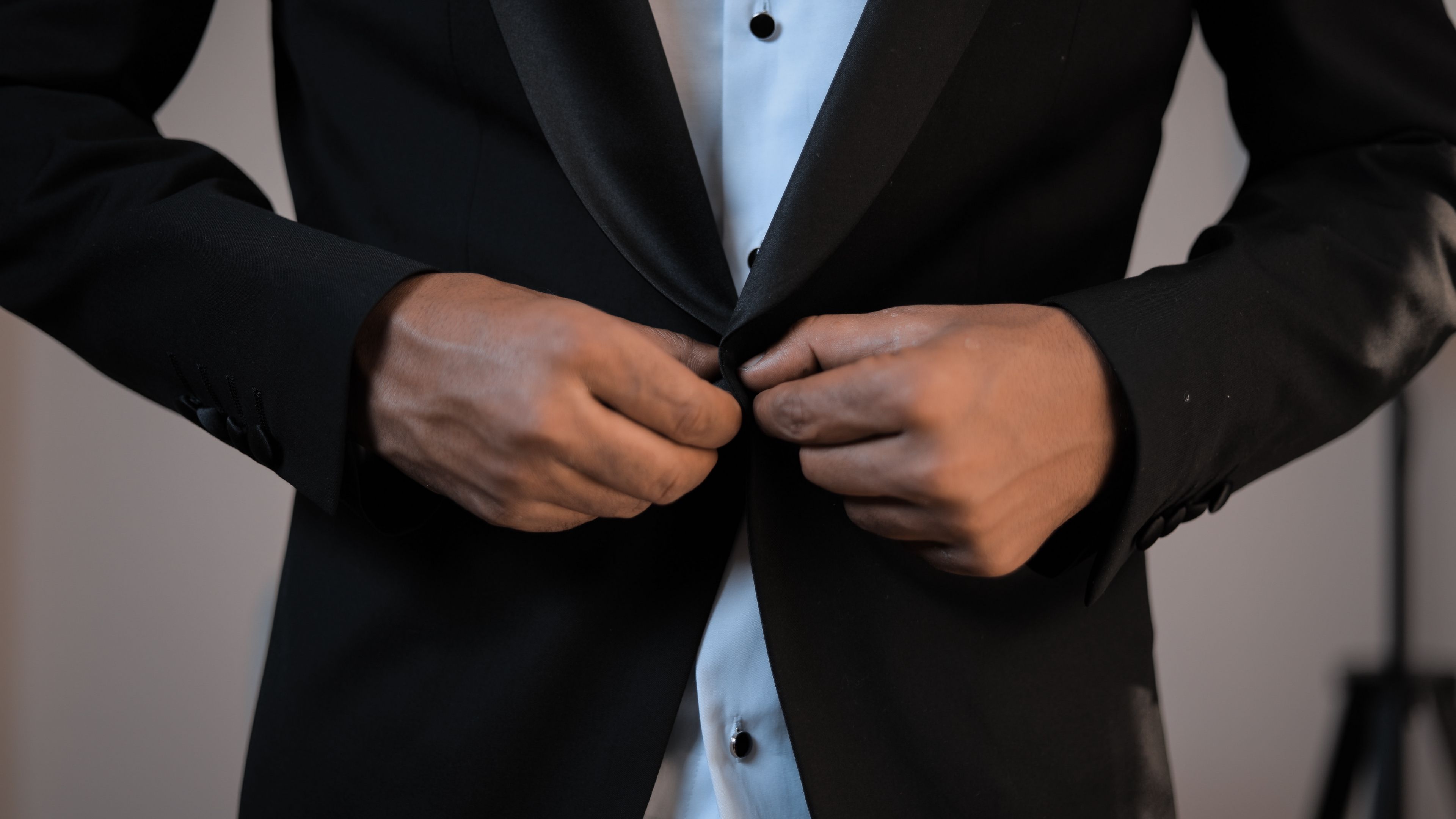 «suit» HD Wallpapers