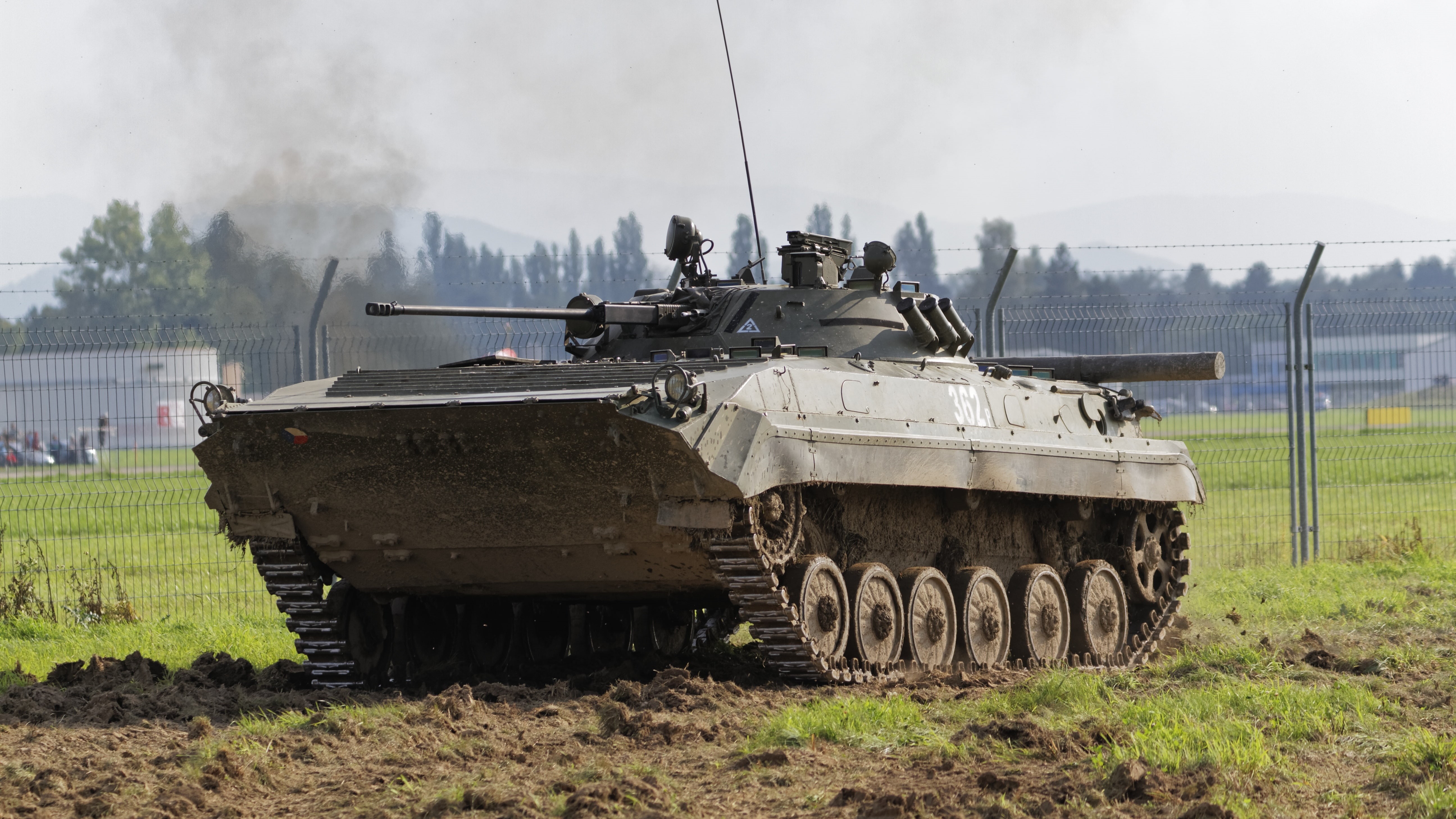 brown, machine, combat, 5K, infantry, tank, BMP-2, battle HD Wallpaper
