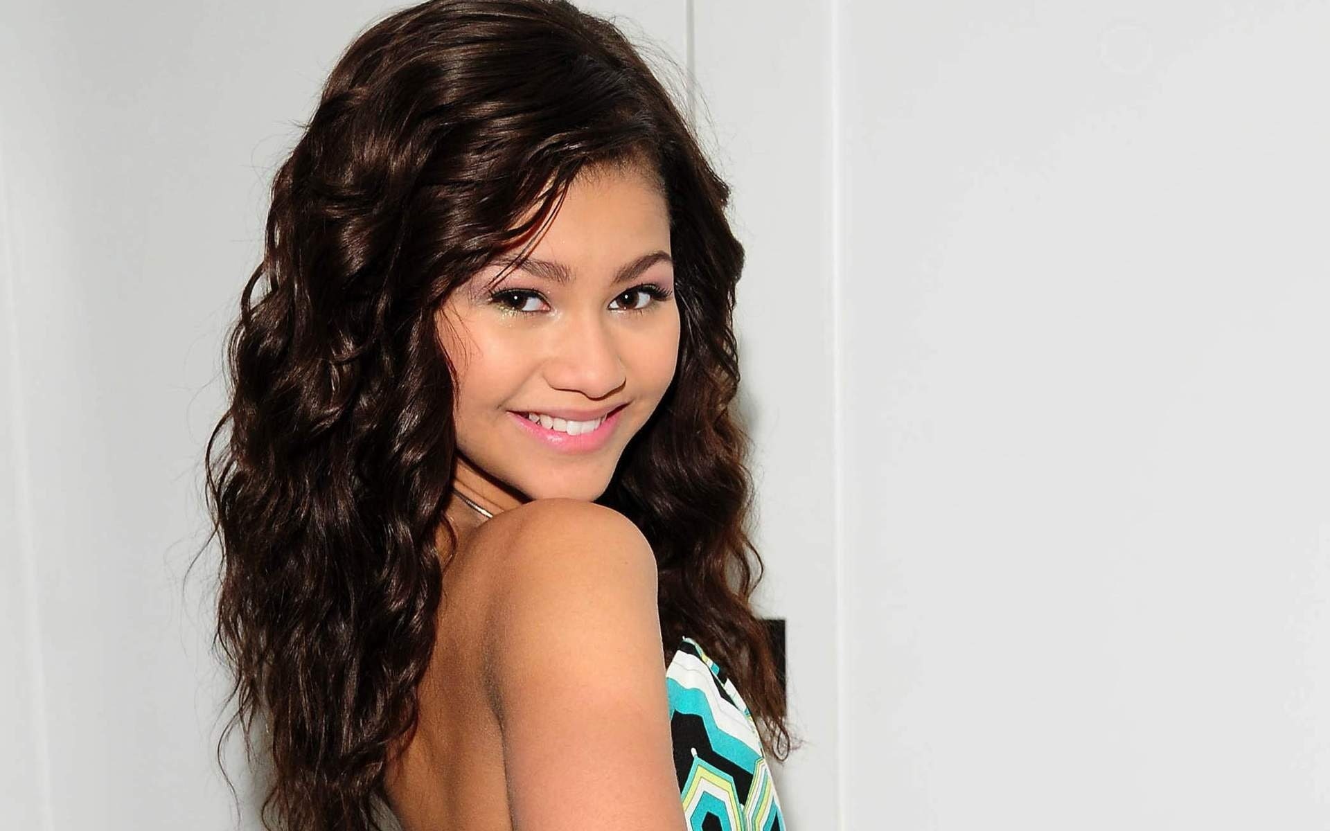 Wallpaper ID: 861109 / singer, zendaya, profile, look, actress, woman ...