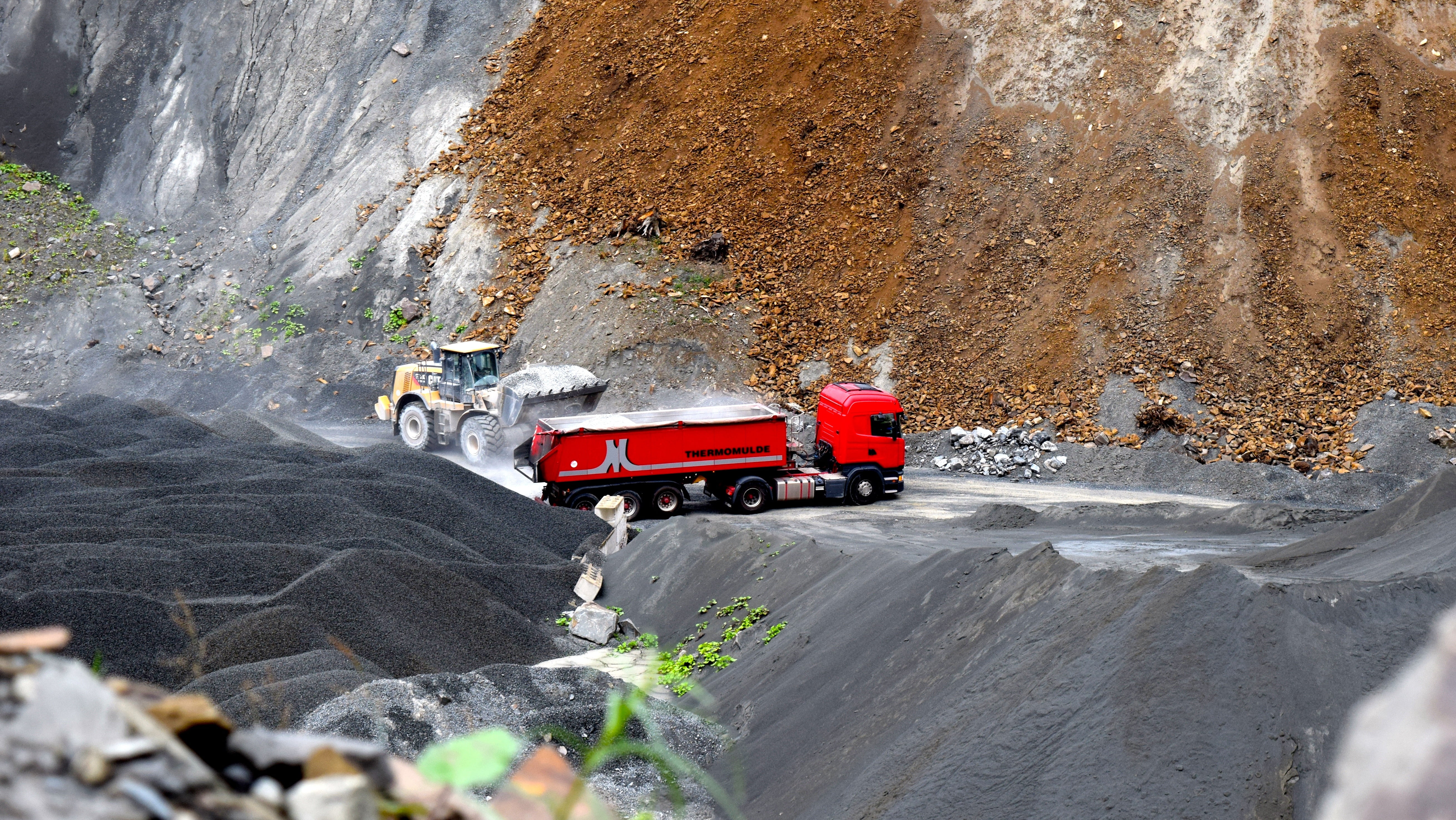 Volvo, loading, the ground, stones, dump truck, excavator, big truck ...