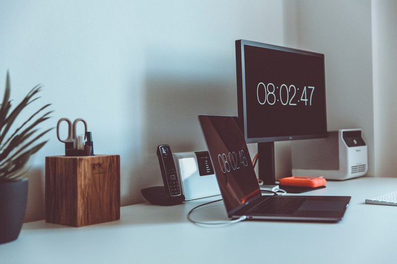 desk office pc and computer 4k HD Wallpaper