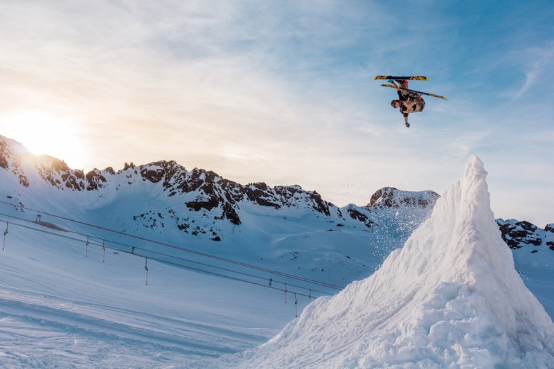 snow skiier skiing and jump 4k HD Wallpaper