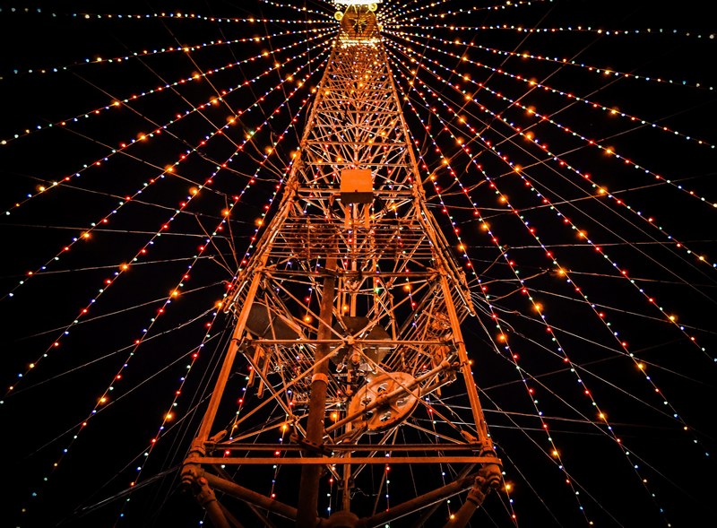 light web structure and steel 4k HD Wallpaper