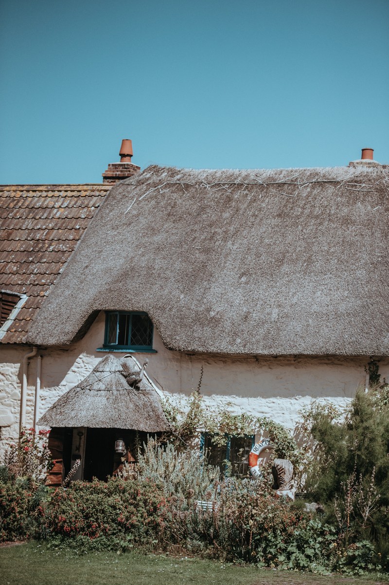 thatched cottage 4k Phone HD Wallpaper